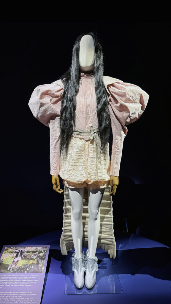 I costumi del film Poor Things - Sartoria MadameFLO