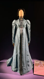 I costumi del film Poor Things - Sartoria MadameFLO